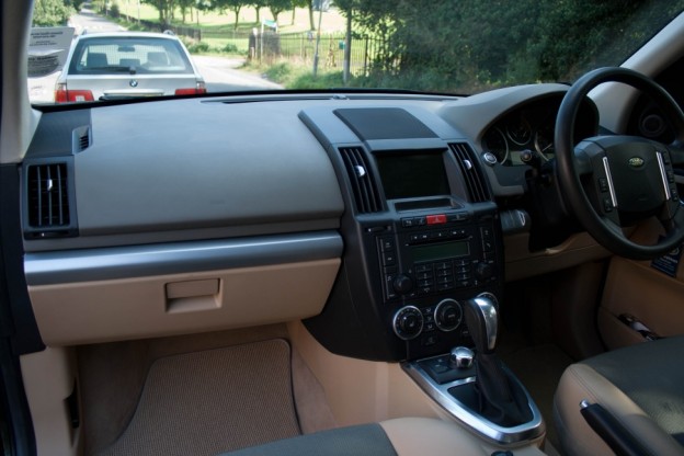 Replacing Freelander 2 Interior Wood Trim – Green Land Rover